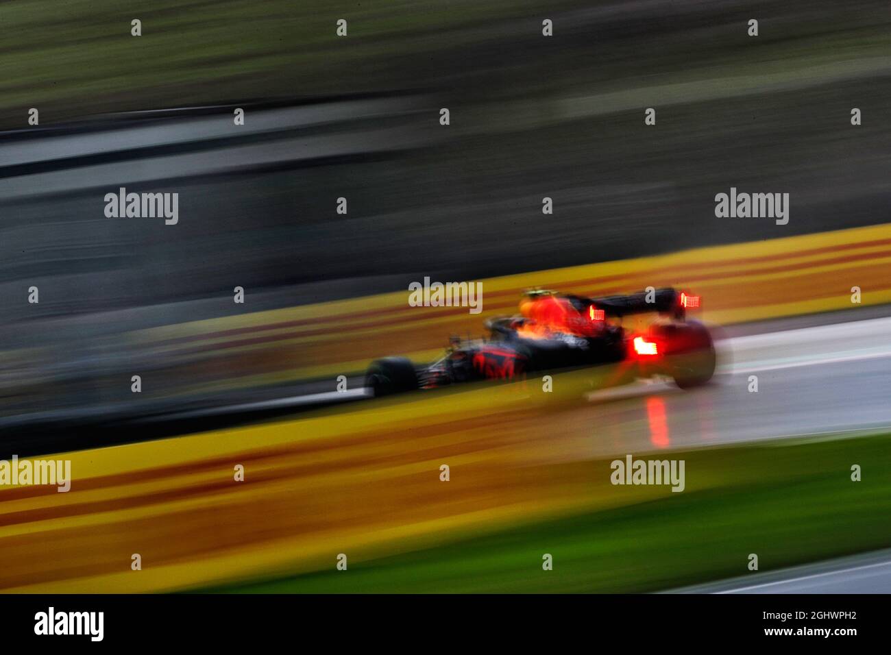 Alexander Albon (THA) Red Bull Racing RB16. 14.11.2020. Formula 1 World ...