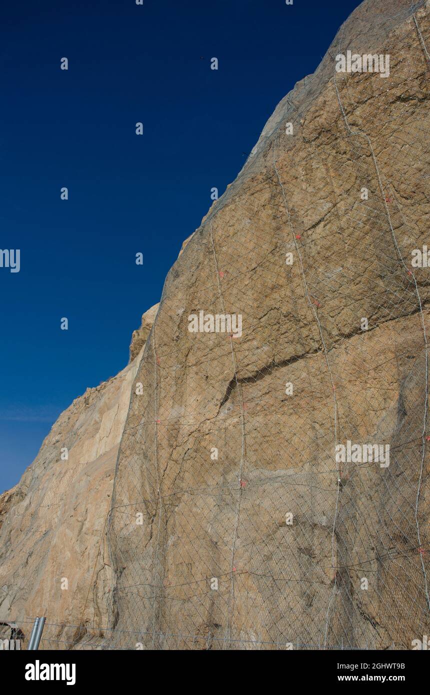 Rockslide wire hi-res stock photography and images - Alamy