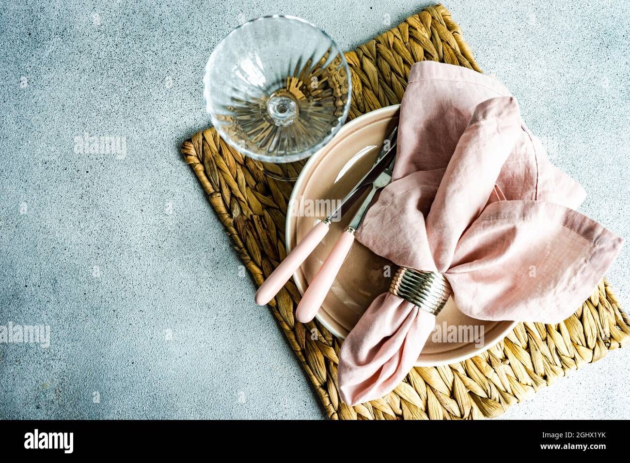Summer pink place setting on a table Stock Photo - Alamy