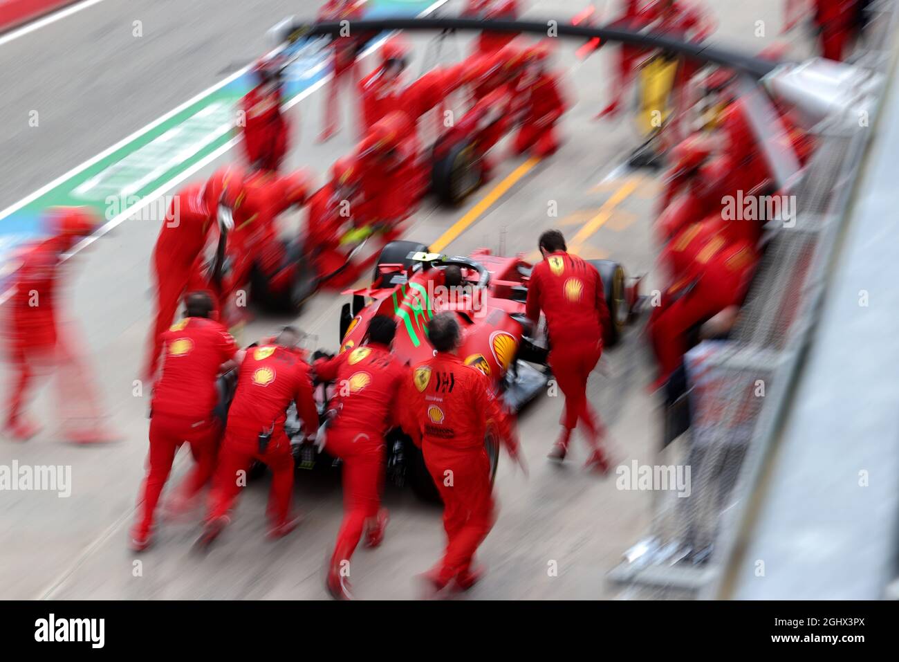 Ferrari f1 pit stop 2021 hi-res stock photography and images - Alamy