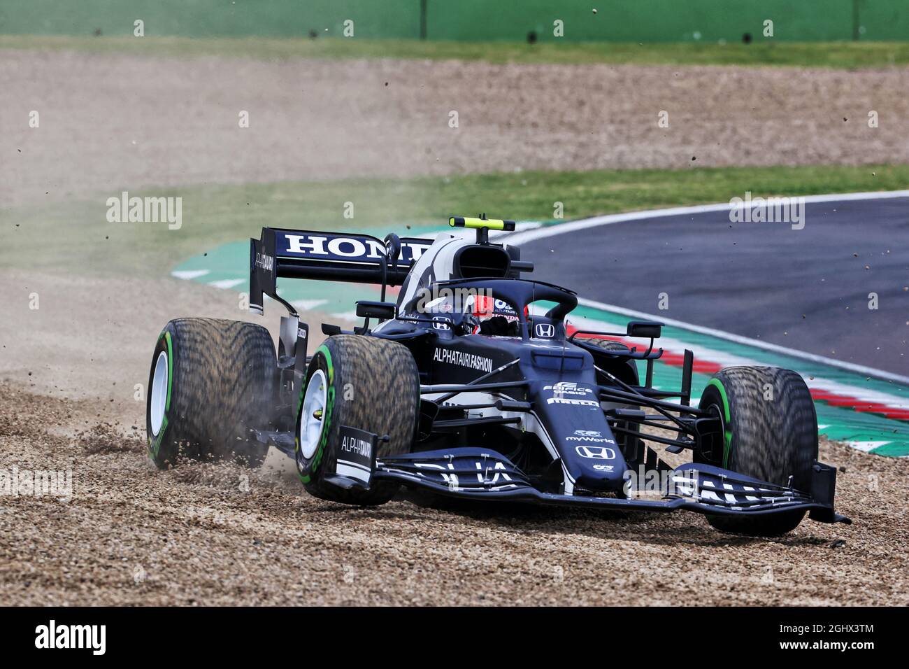 Pierre Gasly (FRA) AlphaTauri AT02 runs wide. 18.04.2021. Formula 1 ...