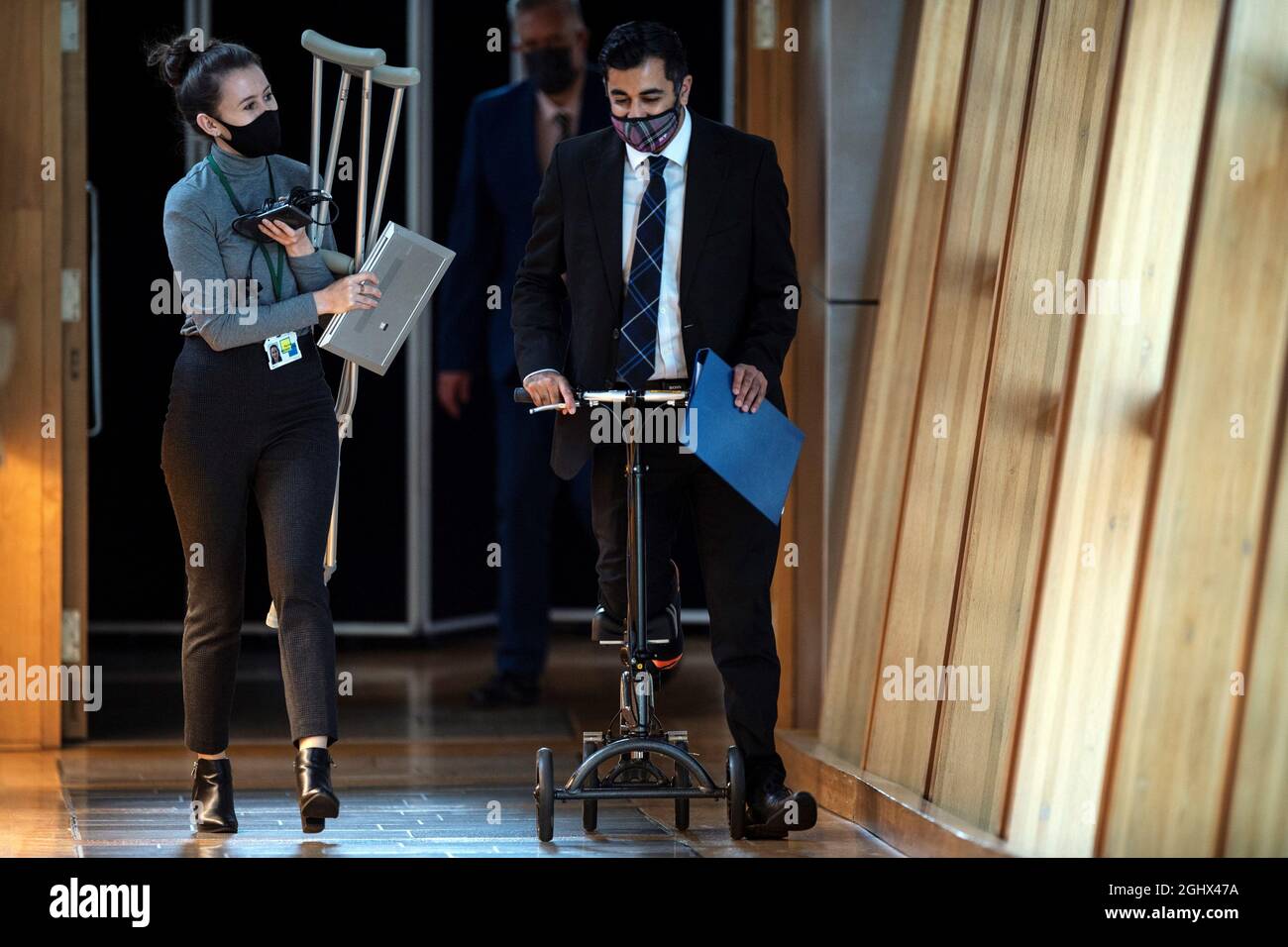 Knee scooter hi-res stock photography and images - Alamy