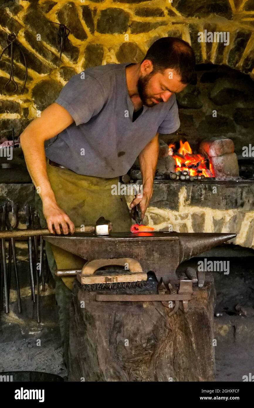 Vieux forgeron hi-res stock photography and images - Alamy