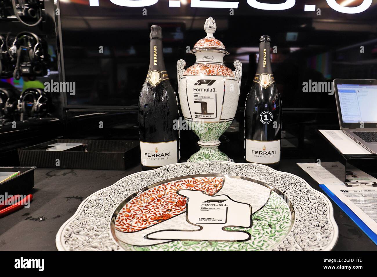 Formula 1 world championship trophy hi-res stock photography and images ...