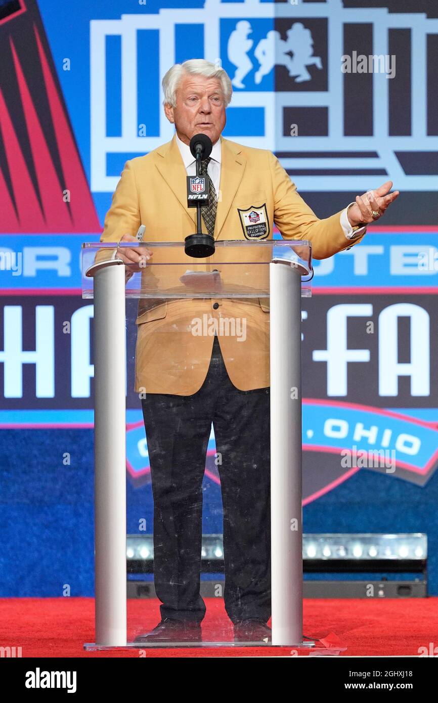 Canton, United States. 07th Aug, 2021. Inductee Jimmy Johnson speaks ...