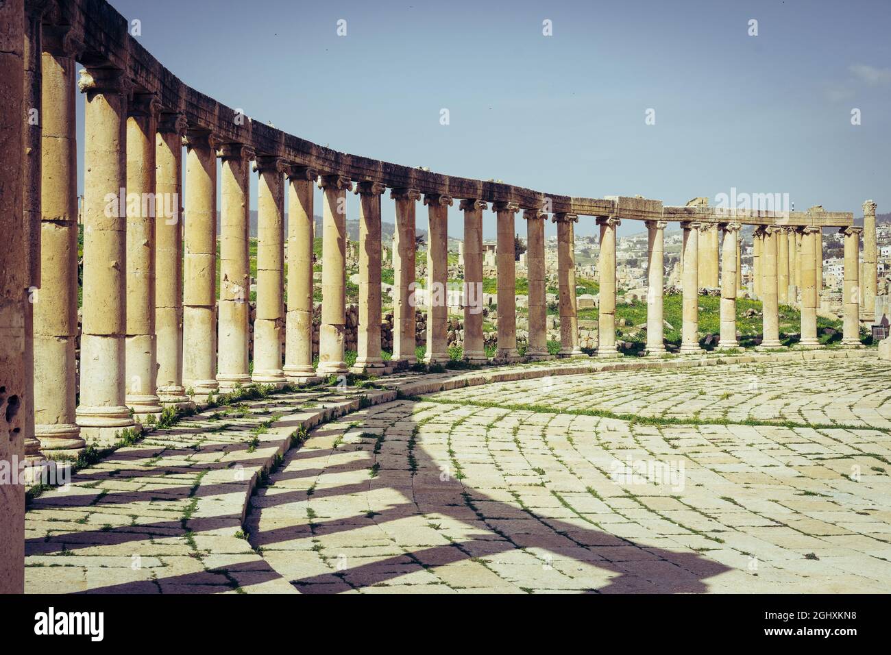 Pillars of the historical site in Jerash, Jordan Stock Photo - Alamy