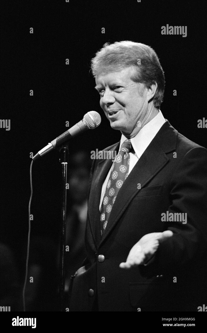 1970s crowd college hi-res stock photography and images - Alamy