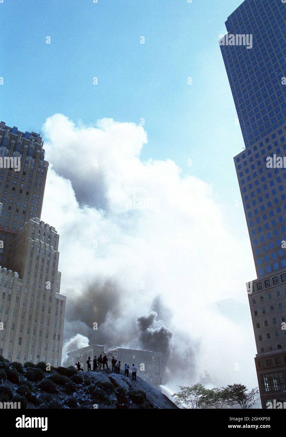 New York, USA. 11th Sep, 2001. Rescue crews work next to the WTC after ...