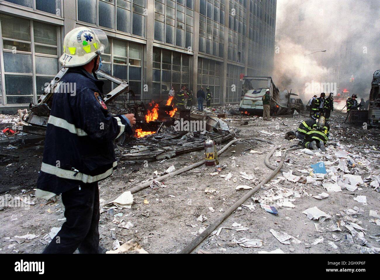 Plane hit twin towers hi-res stock photography and images - Alamy