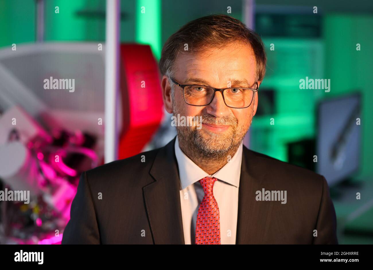 08 September 2021, Saxony, Chemnitz: Professor Dr. Oliver G. Schmidt stands in a laboratory at ...