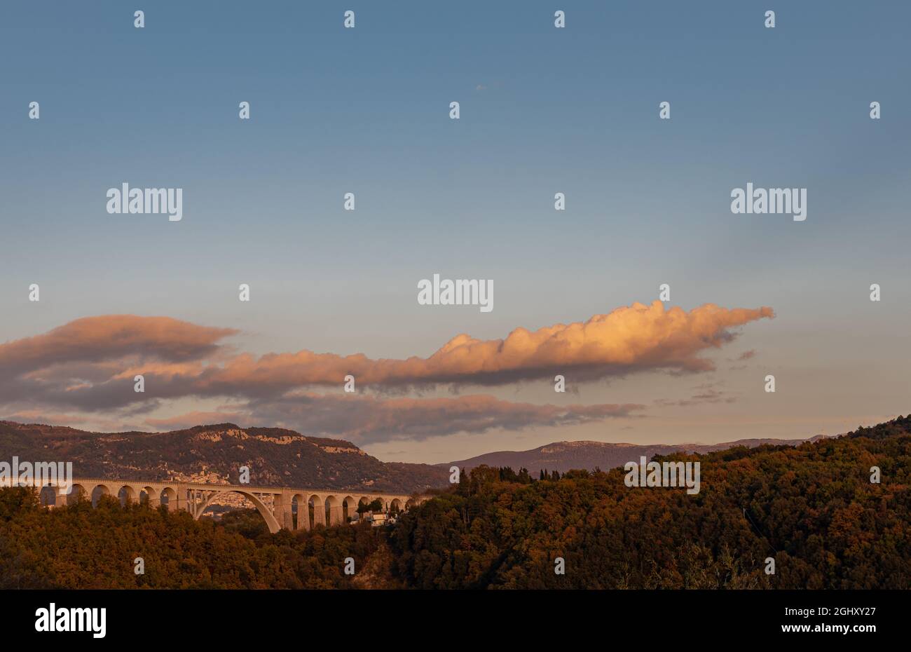Isernia is an Italian town of 21.624 inhabitants, the capital of the ...