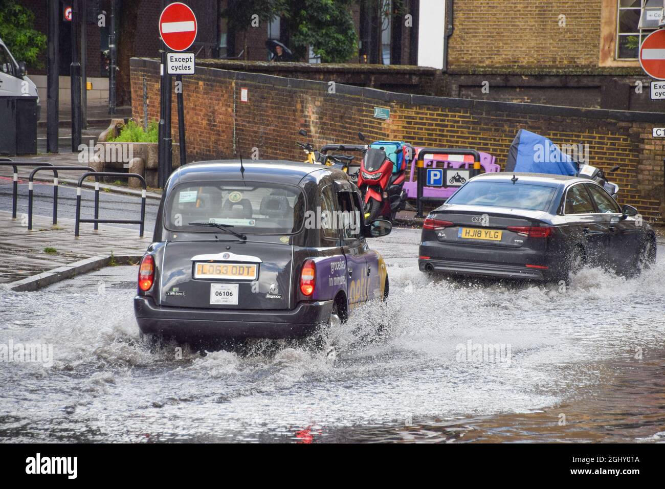 London flash floods 2021 hi-res stock photography and images - Alamy