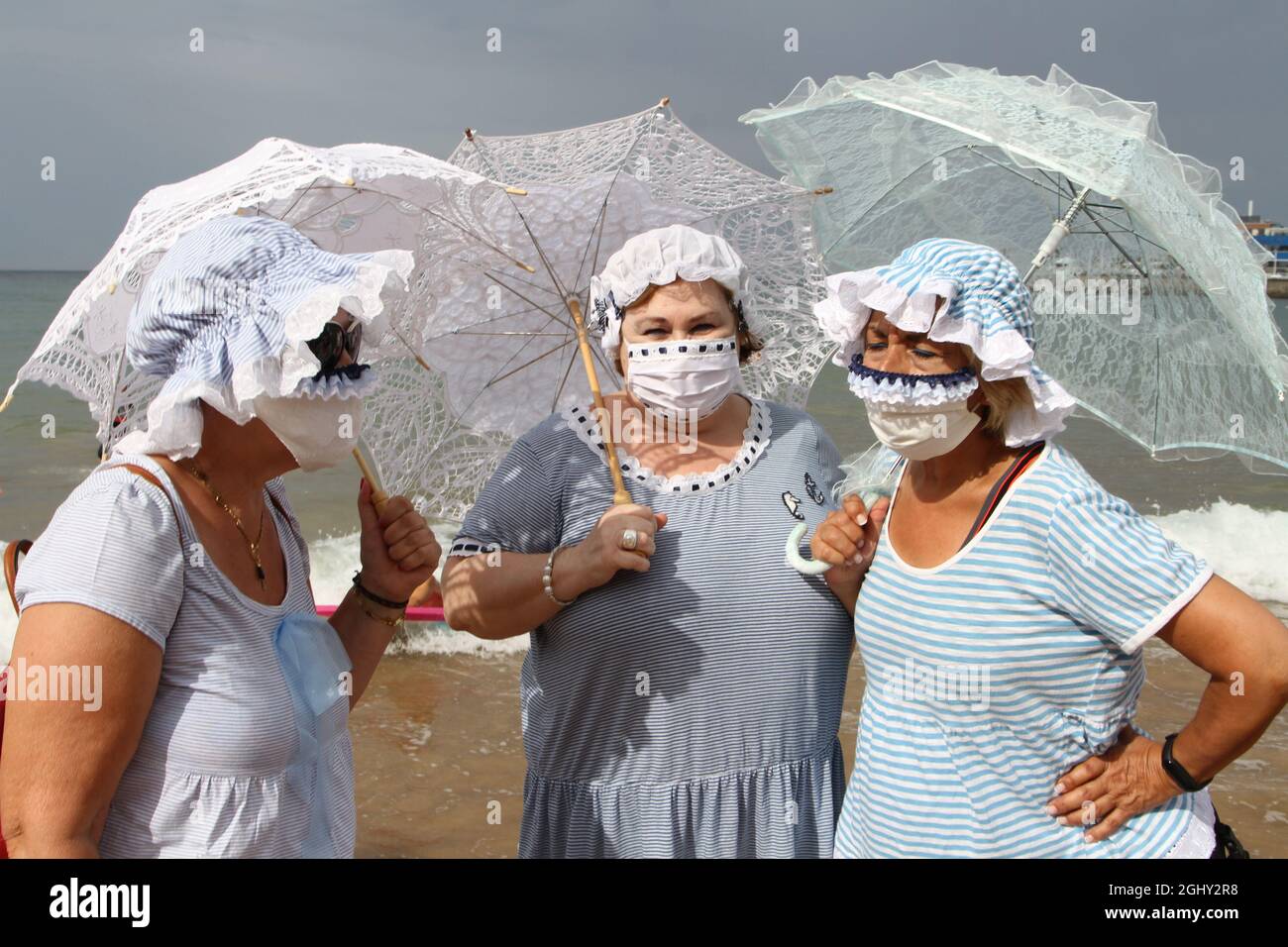 Women bathing caps hi-res stock photography and images - Alamy
