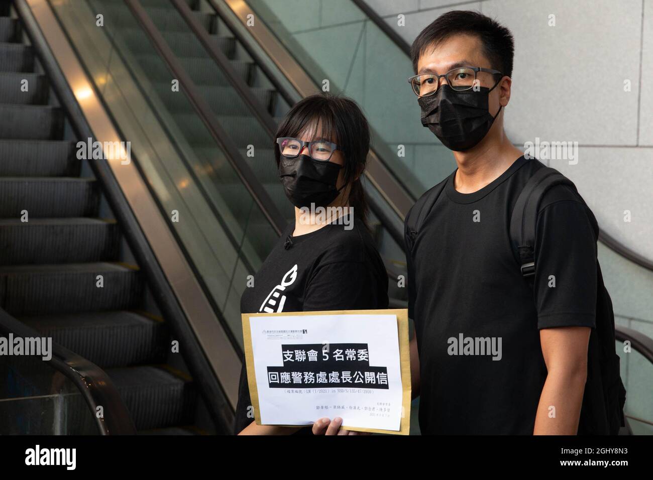 Official handing hi-res stock photography and images - Alamy