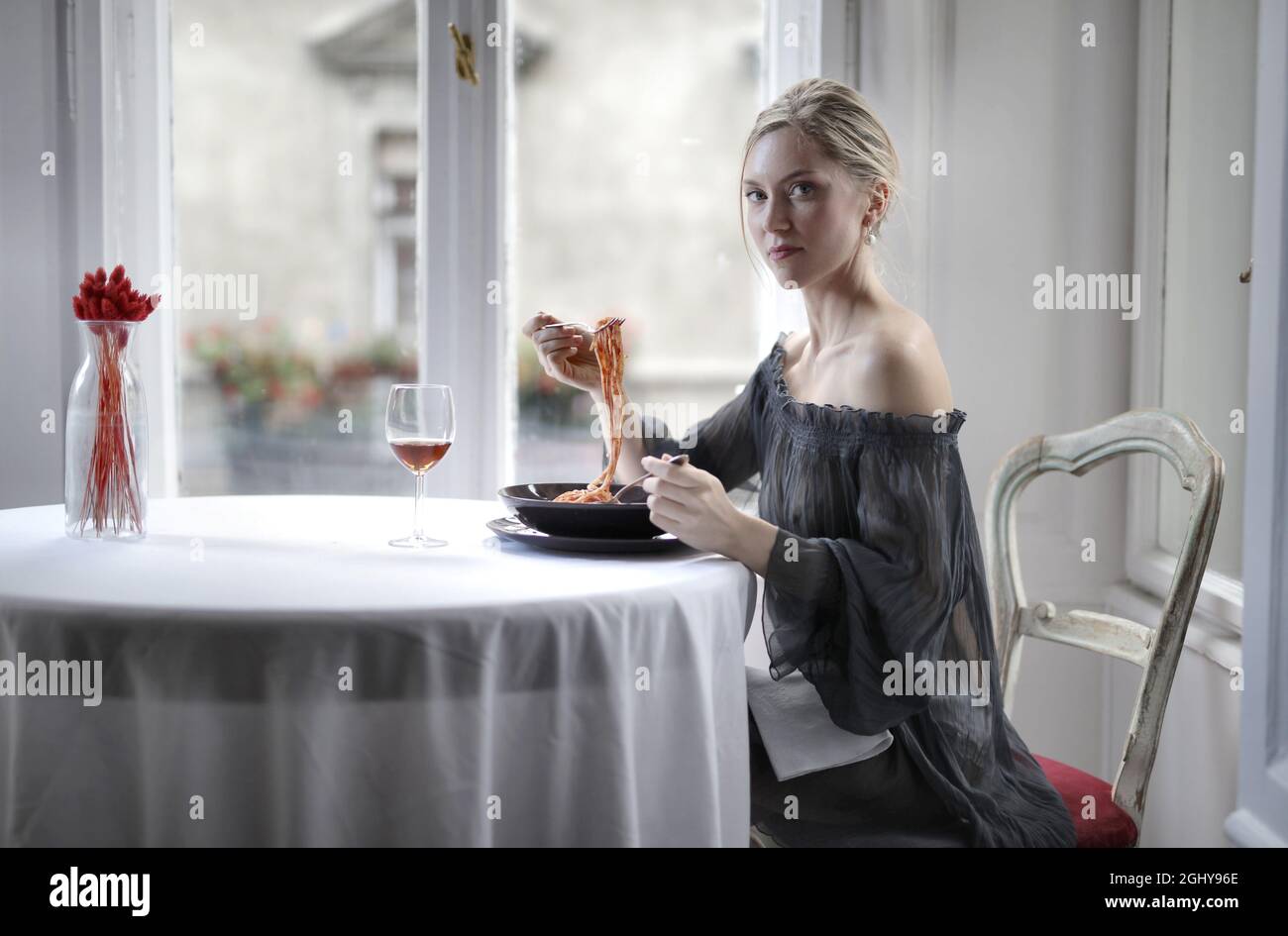Dining alone hi-res stock photography and images - Alamy