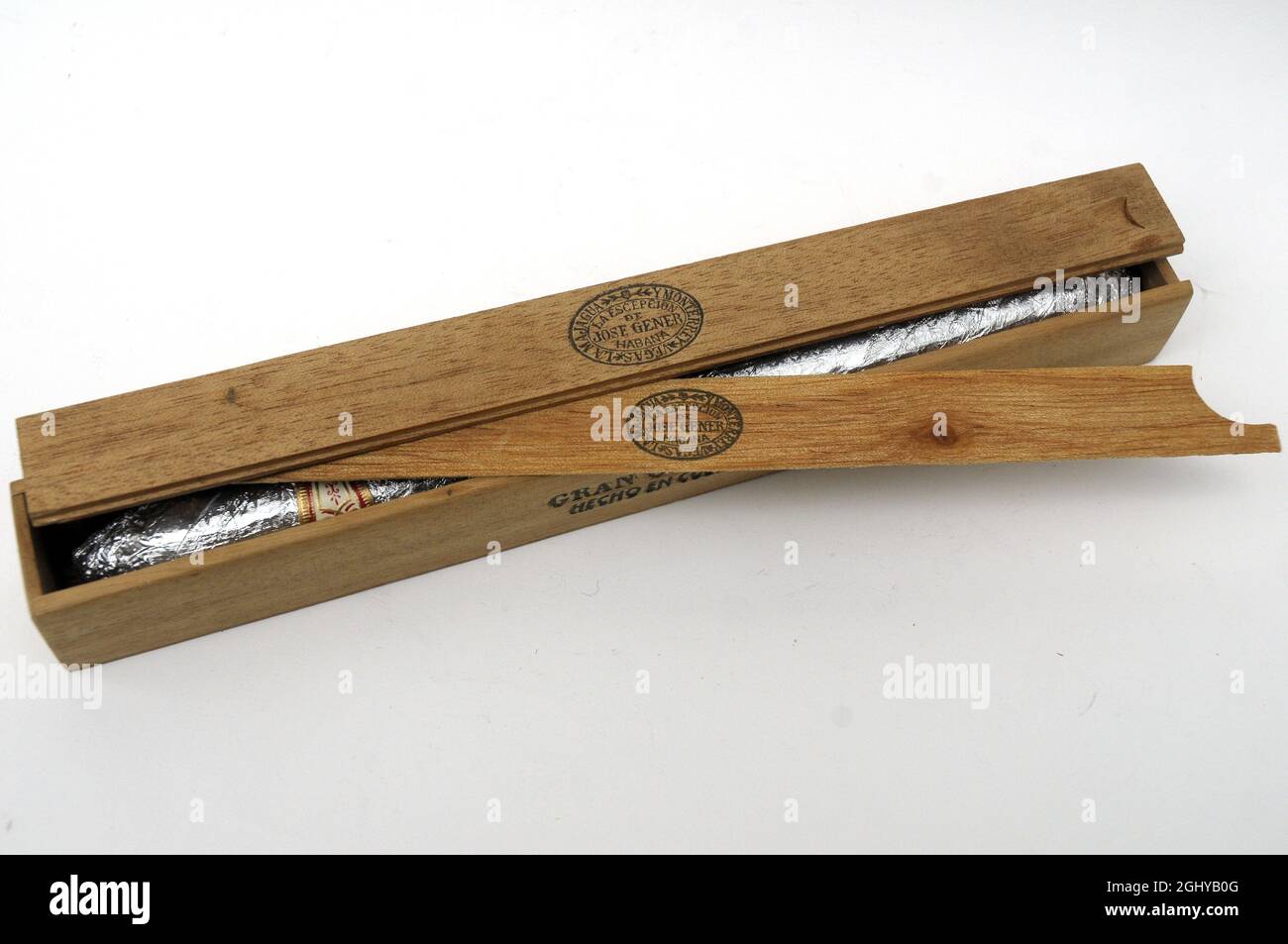 cedar wood box with a Habano cigar, José Gener Stock Photo - Alamy
