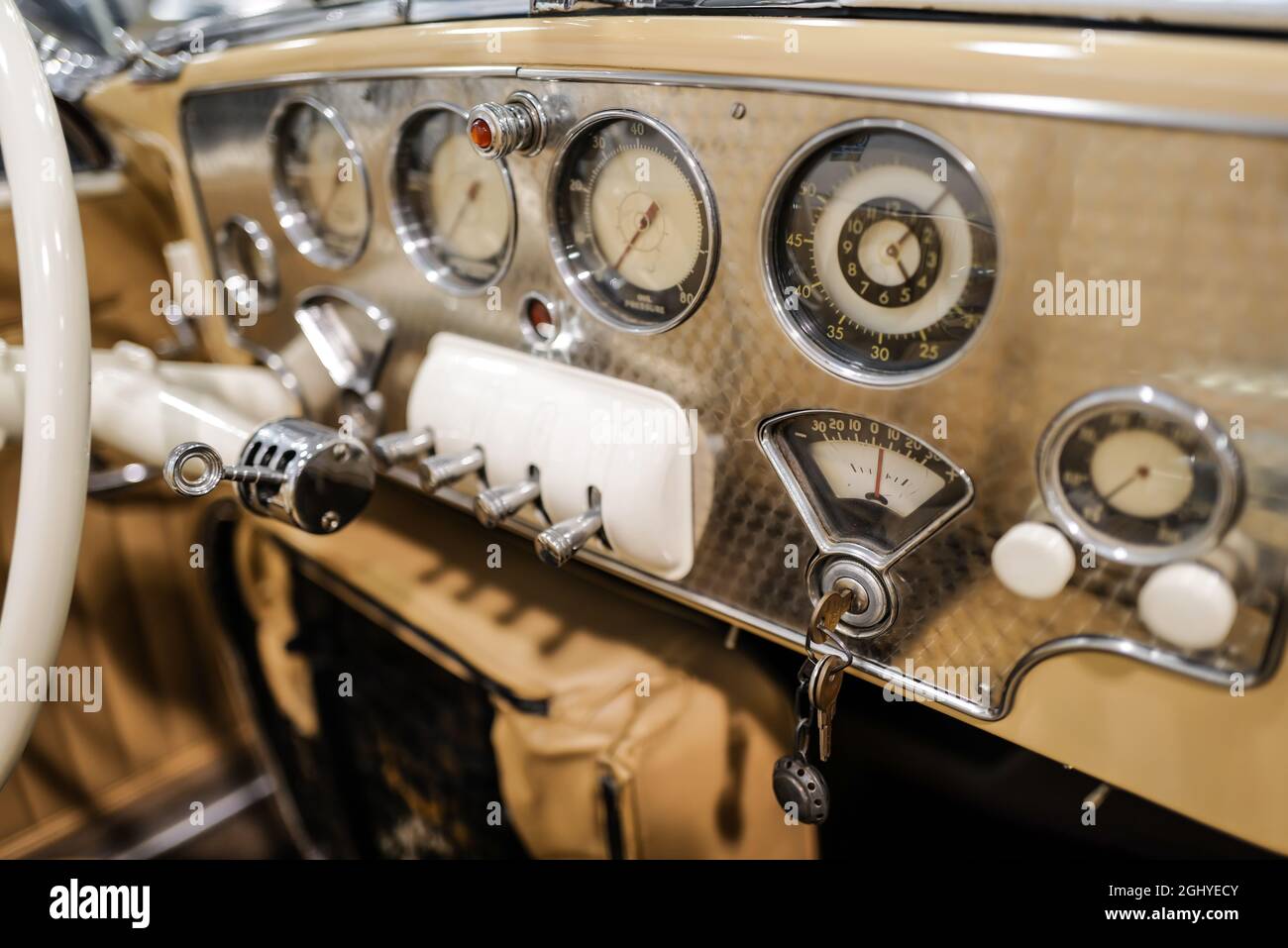 Vintage and classic car interior dashboard Stock Photo - Alamy