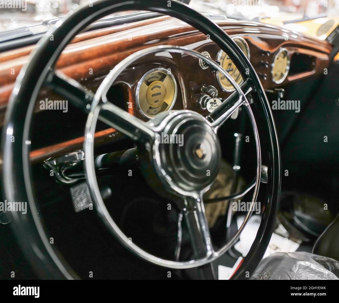 Vintage and classic car interior dashboard Stock Photo - Alamy