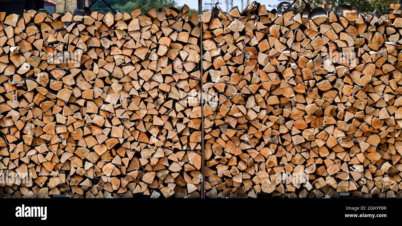 neatly stacked rows of firewood Stock Photo - Alamy