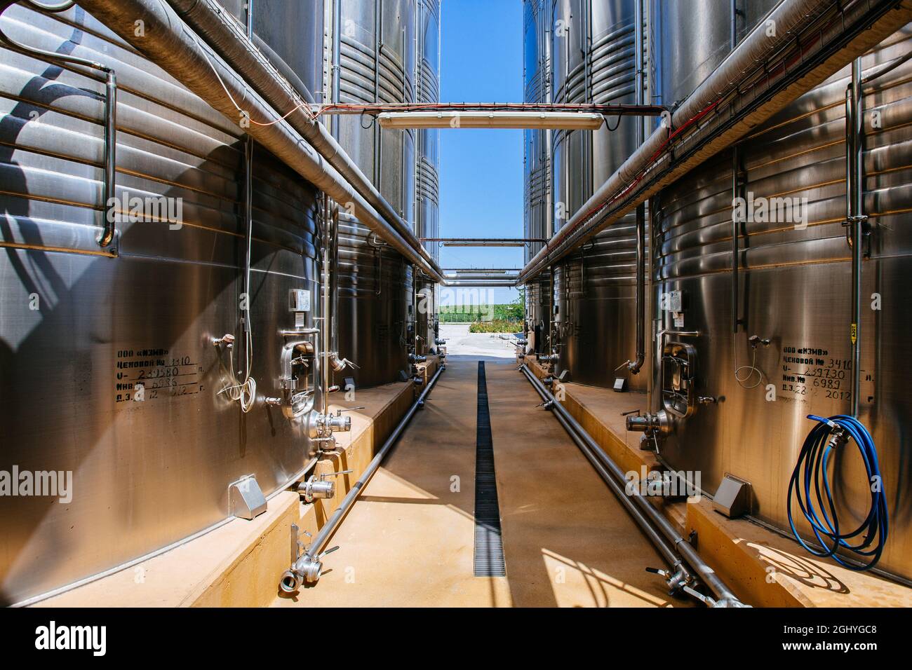 Large tanks for fermentation in the modern winery Stock Photo - Alamy