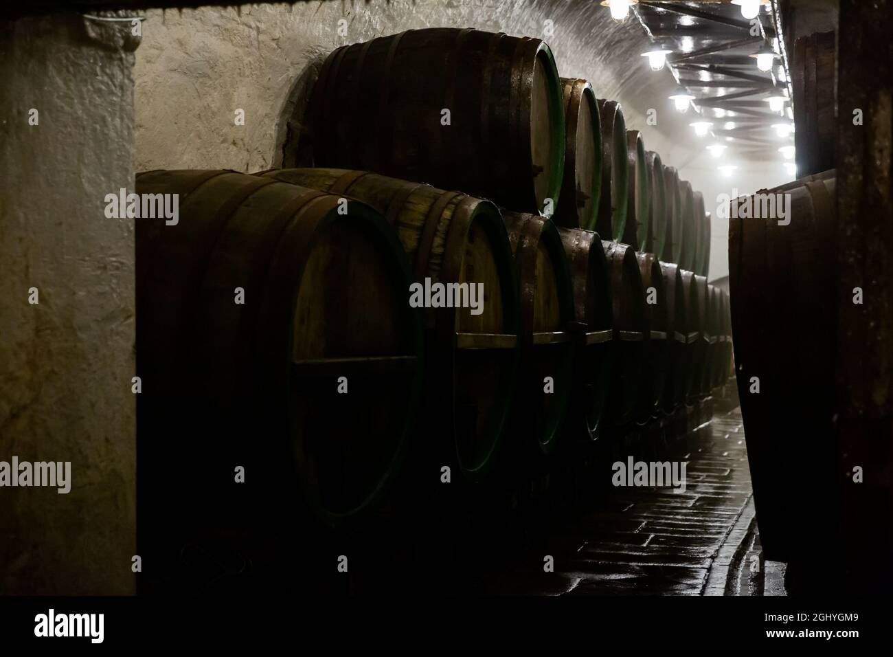 Barrel brewhouse hi-res stock photography and images - Alamy