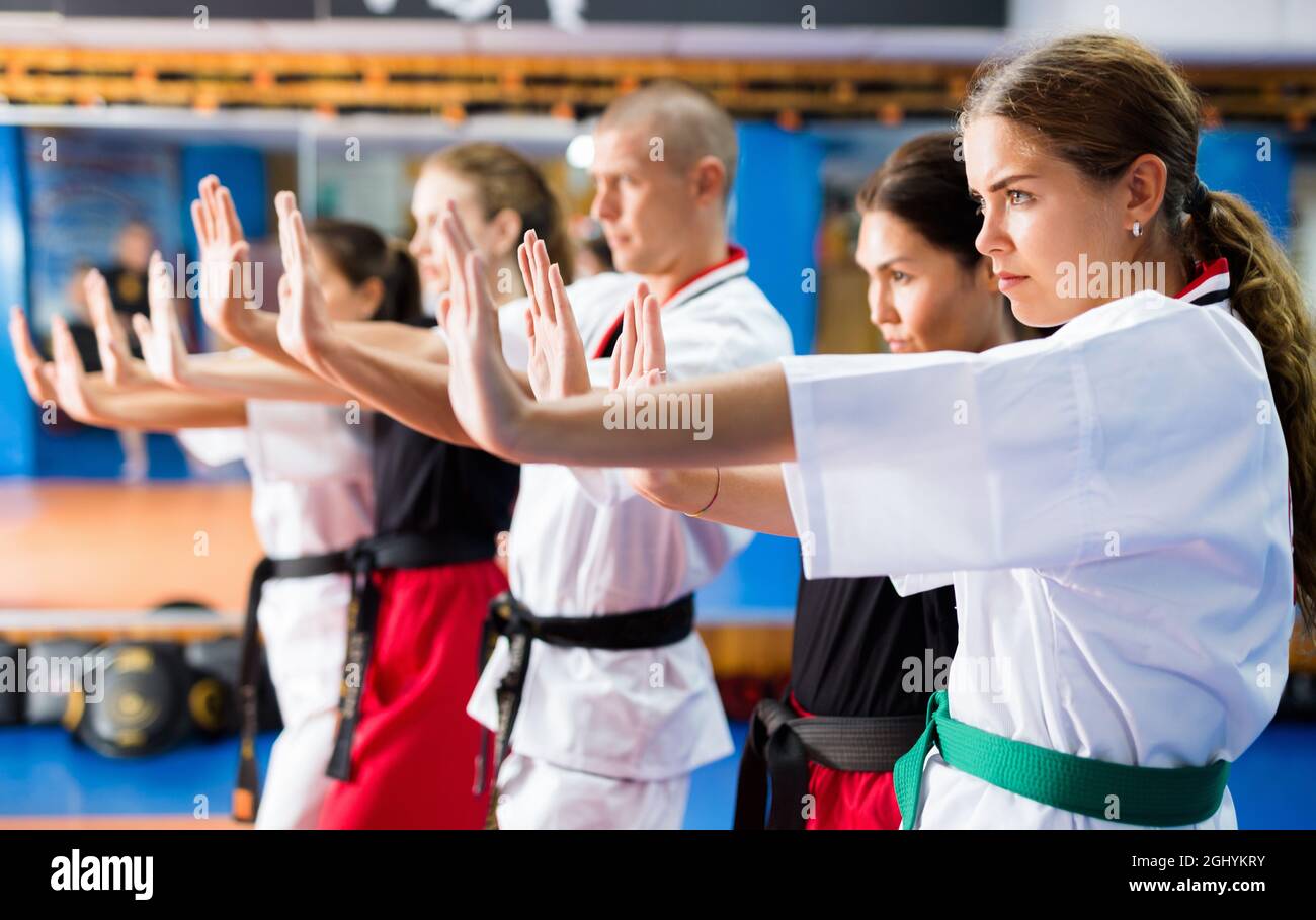 Muscle movements hi-res stock photography and images - Alamy