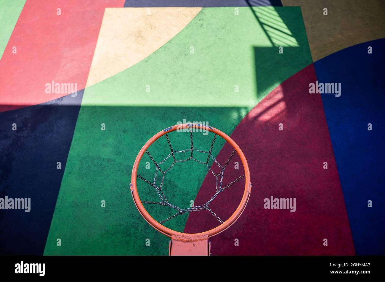 Top view of an empty basketball basket Stock Photo - Alamy