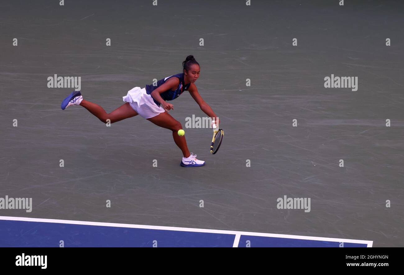 Leyla fernandez 2021 us open tennis hi-res stock photography and images ...