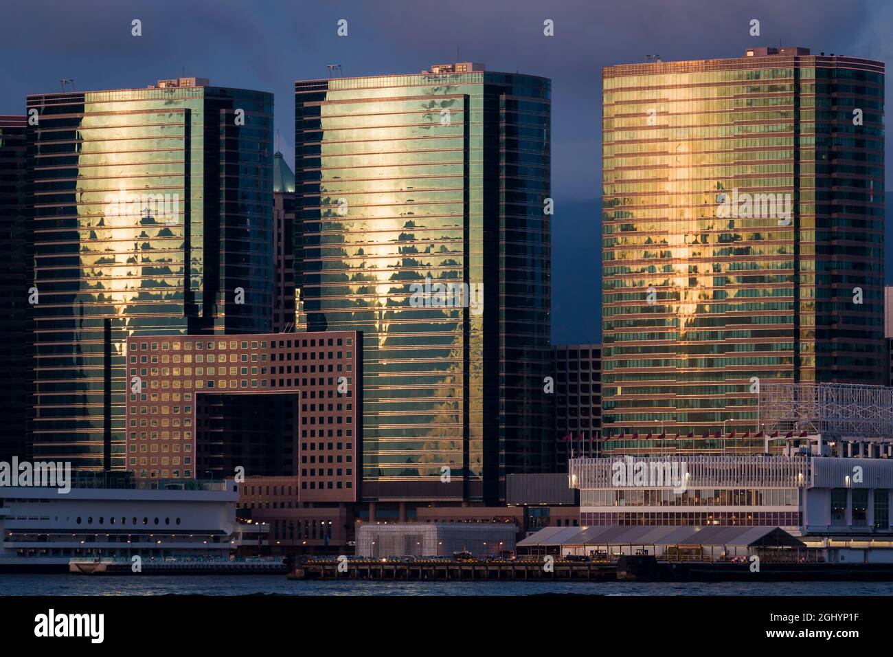 Kowloon skyline and ocean terminal hi-res stock photography and images ...