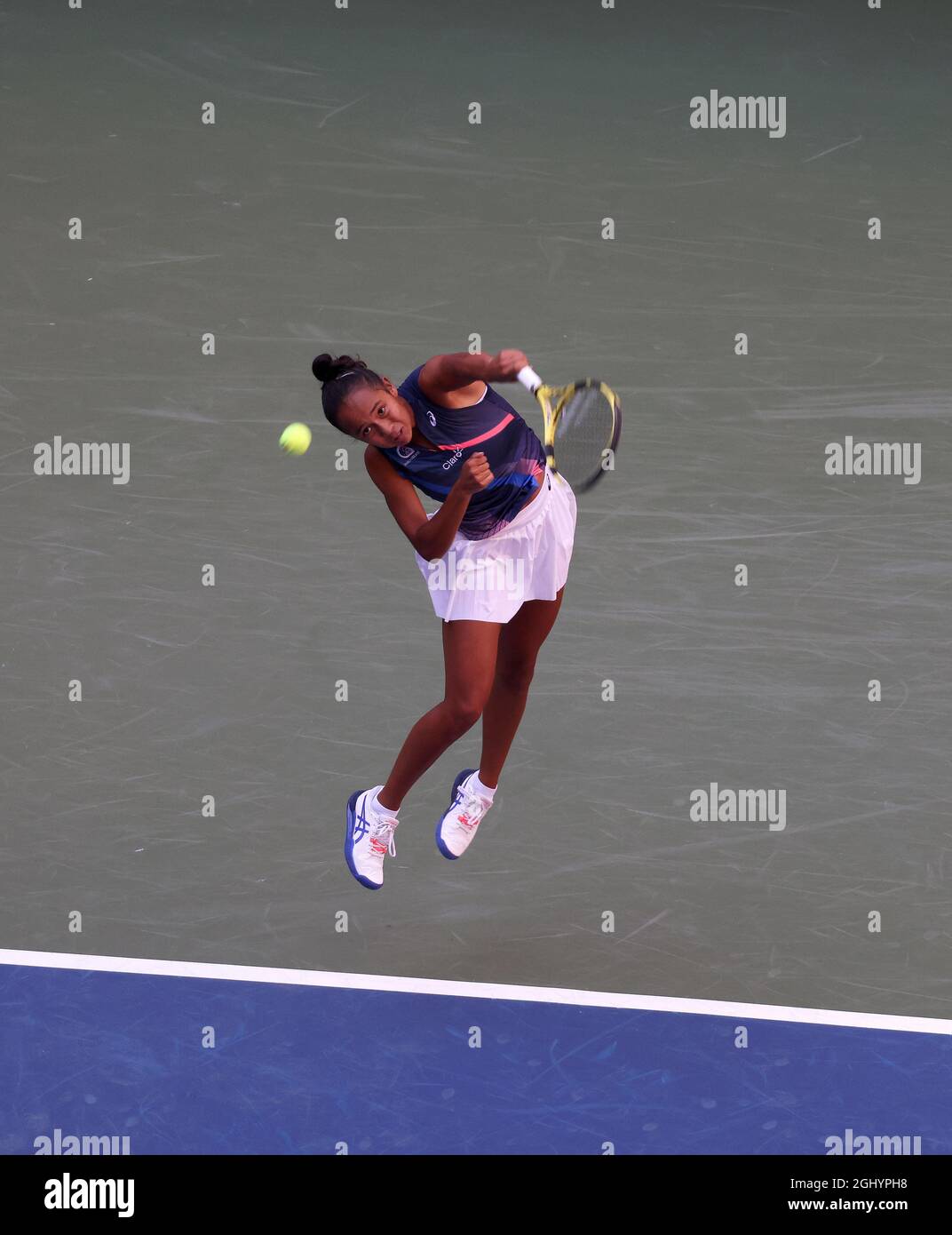 Leyla fernandez 2021 us open tennis hi-res stock photography and images ...