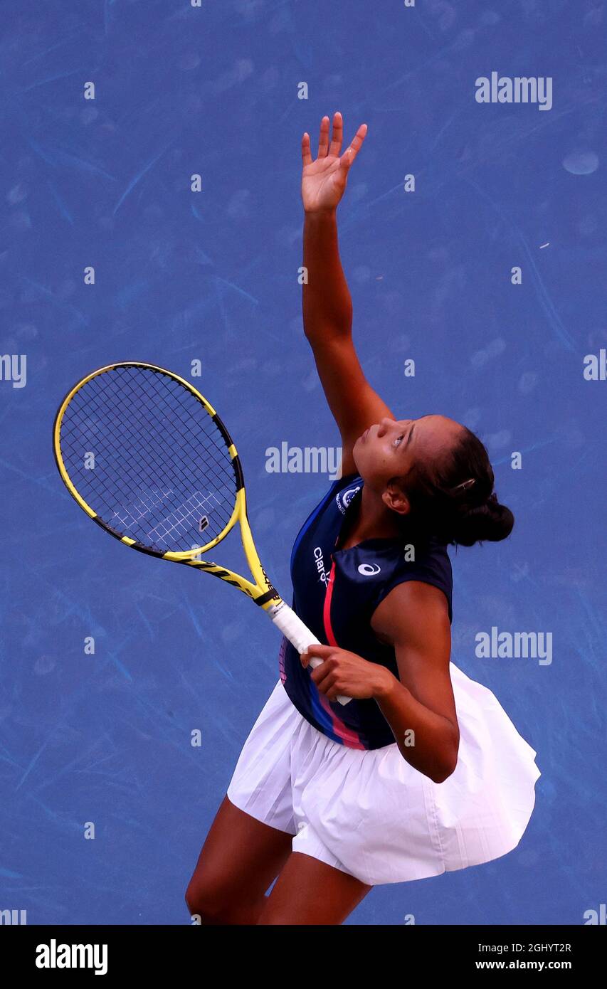 Leyla fernandez 2021 us open tennis hi-res stock photography and images ...