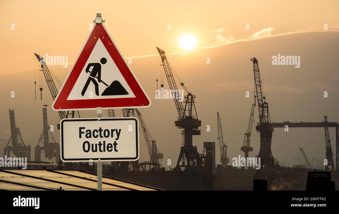 Street Sign the Direction Way to FACTORY OUTLET Stock Photo - Alamy