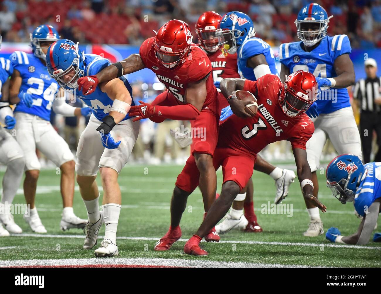 Atlanta, GA, USA. 06th Sep, 2021. Louisville Cardinals quarterback ...