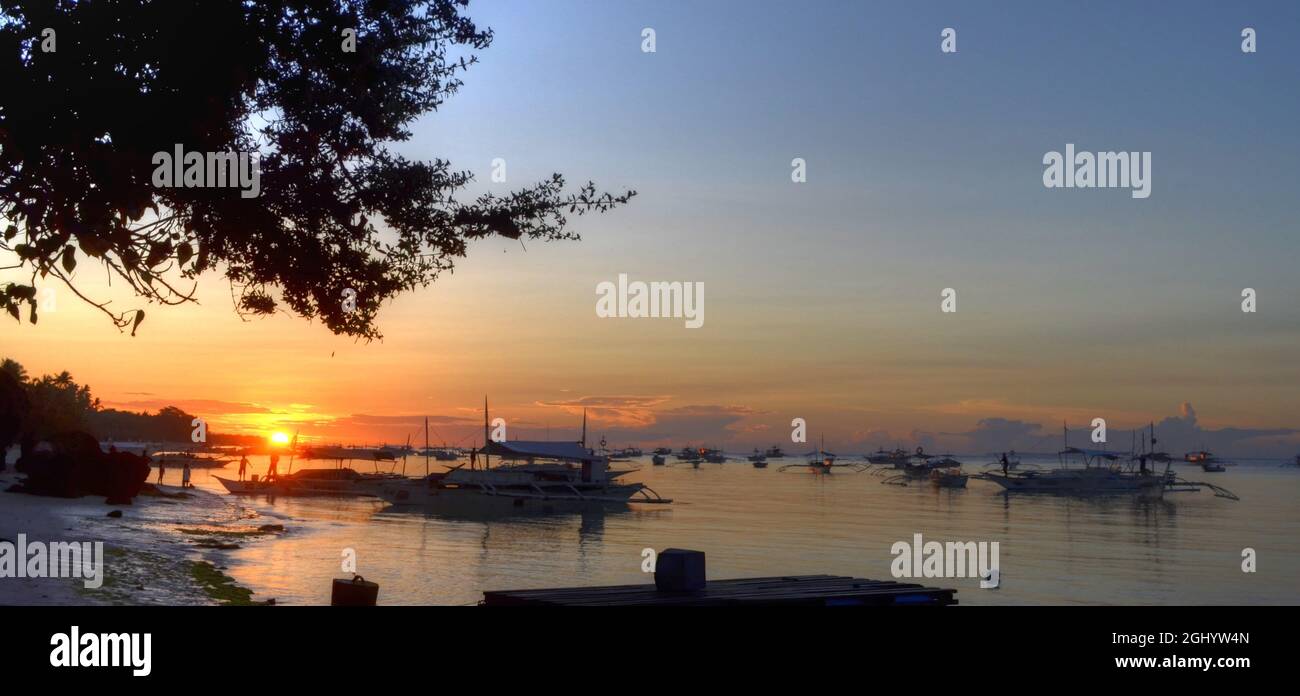 Sunset at the beach, Alona Beach, Panglao Island, Bohol, Philippines ...