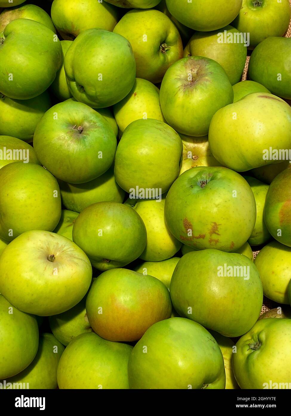 Green cooking apples hi-res stock photography and images - Alamy