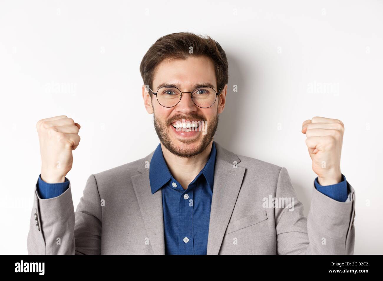 Close-up of cheerful male ceo manager in glasses and suit, saying yes ...