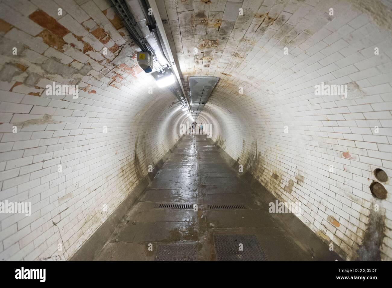 Tunnel under river thames hi-res stock photography and images - Alamy
