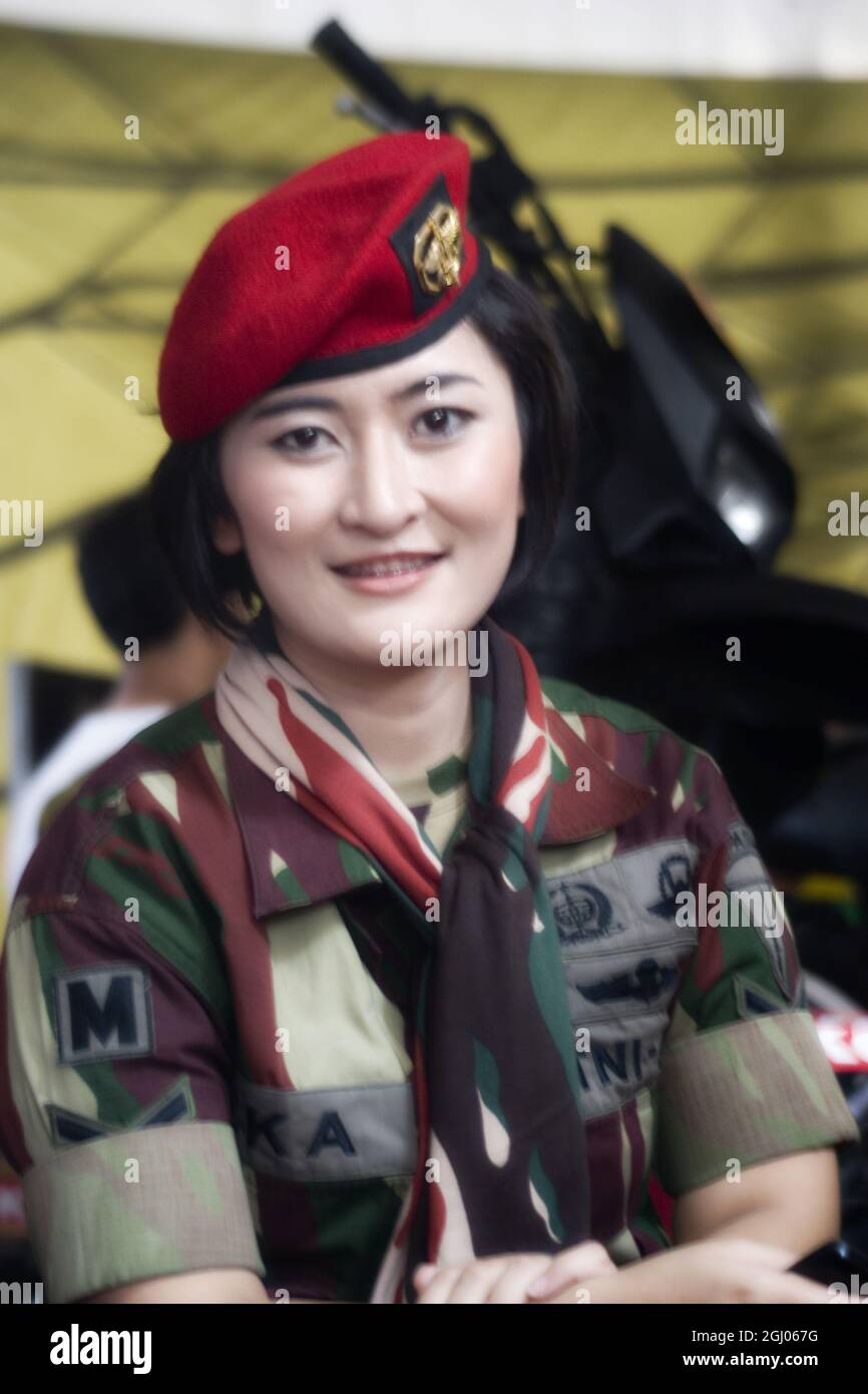 Indonesian army soldiers hi-res stock photography and images - Alamy