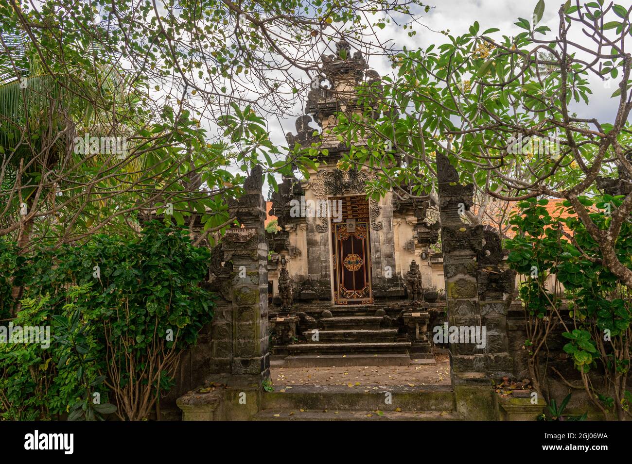 old hindu temple in Bali Stock Photo - Alamy