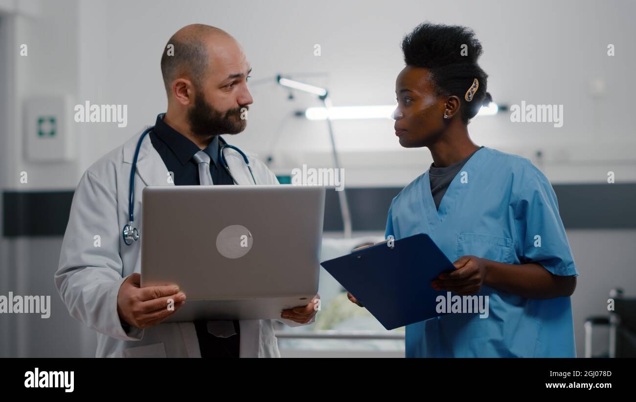 Doctor black skin monitoring hi-res stock photography and images - Alamy