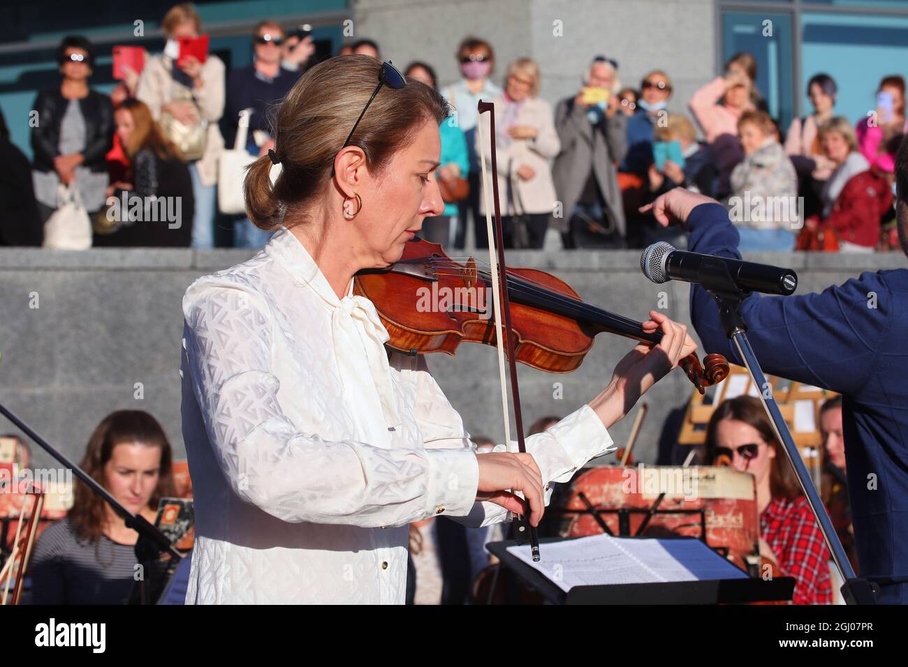 1720 red mendelssohn stradivarius hi-res stock photography and images ...