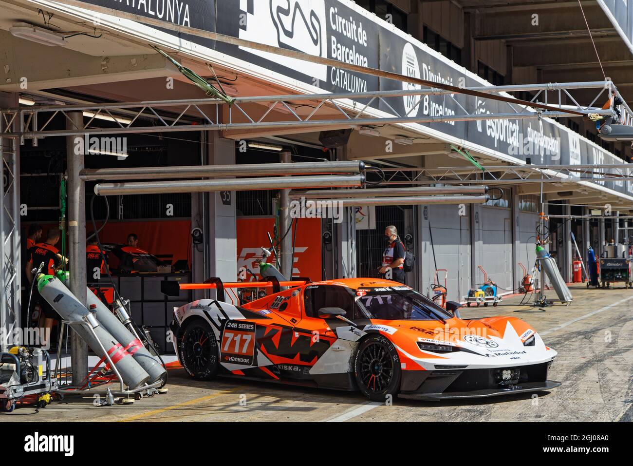 Car race track start line hi-res stock photography and images - Alamy