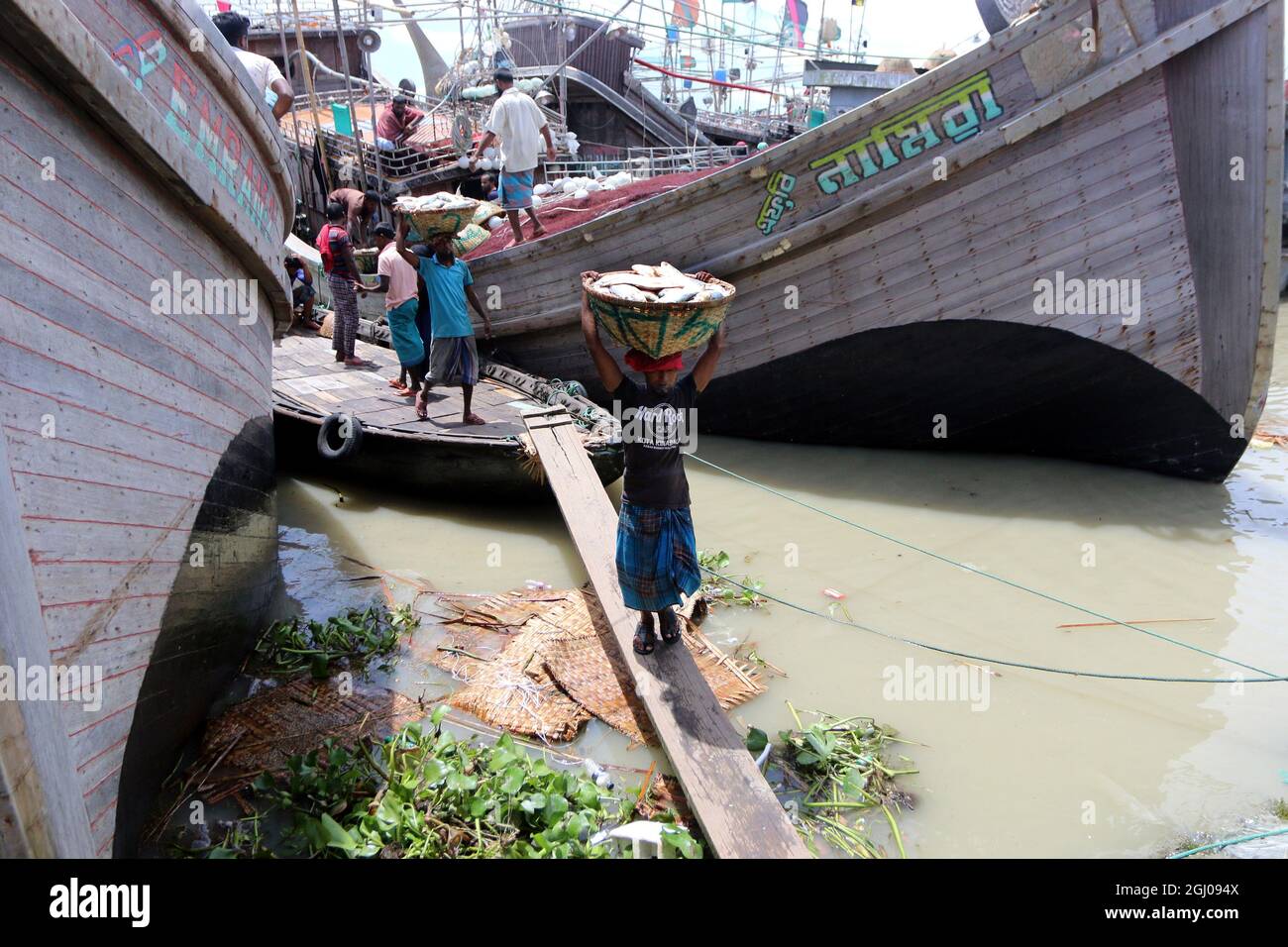 Boat meghna river bangladesh hi-res stock photography and images - Alamy
