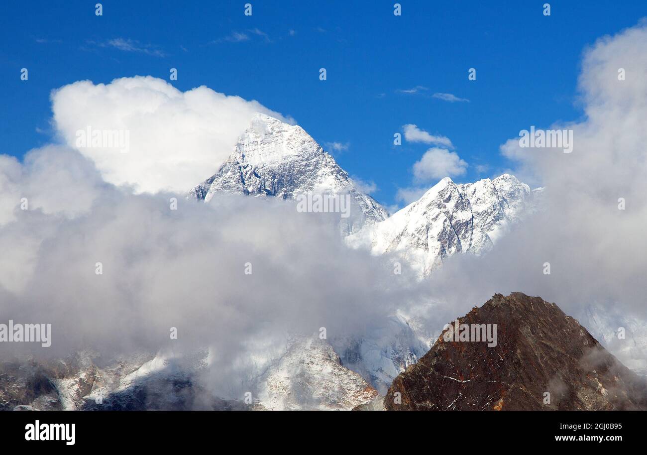 Mount Everest, panoramic view of Everest with beautiful clouds on the ...