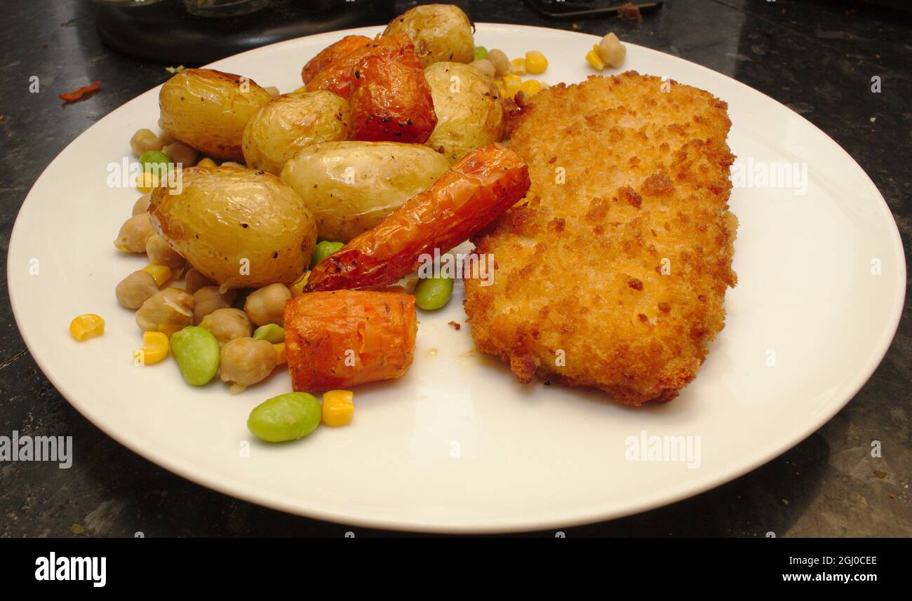 Fish fried with vegetables Stock Photo - Alamy