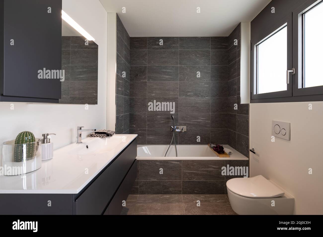 Empty shower room hi-res stock photography and images - Alamy