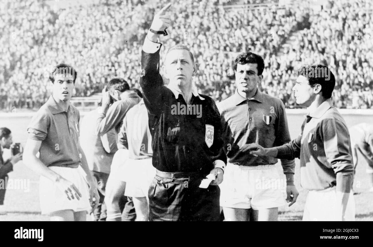 1962 world cup italy v chile hi-res stock photography and images - Alamy