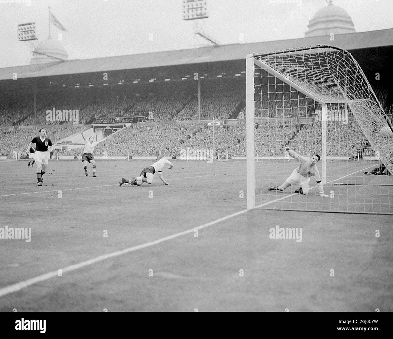 England v scotland football 1959 hi-res stock photography and images ...