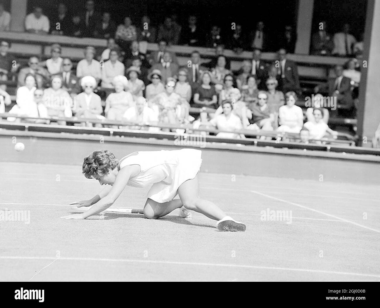 Falling to his knees hi-res stock photography and images - Alamy