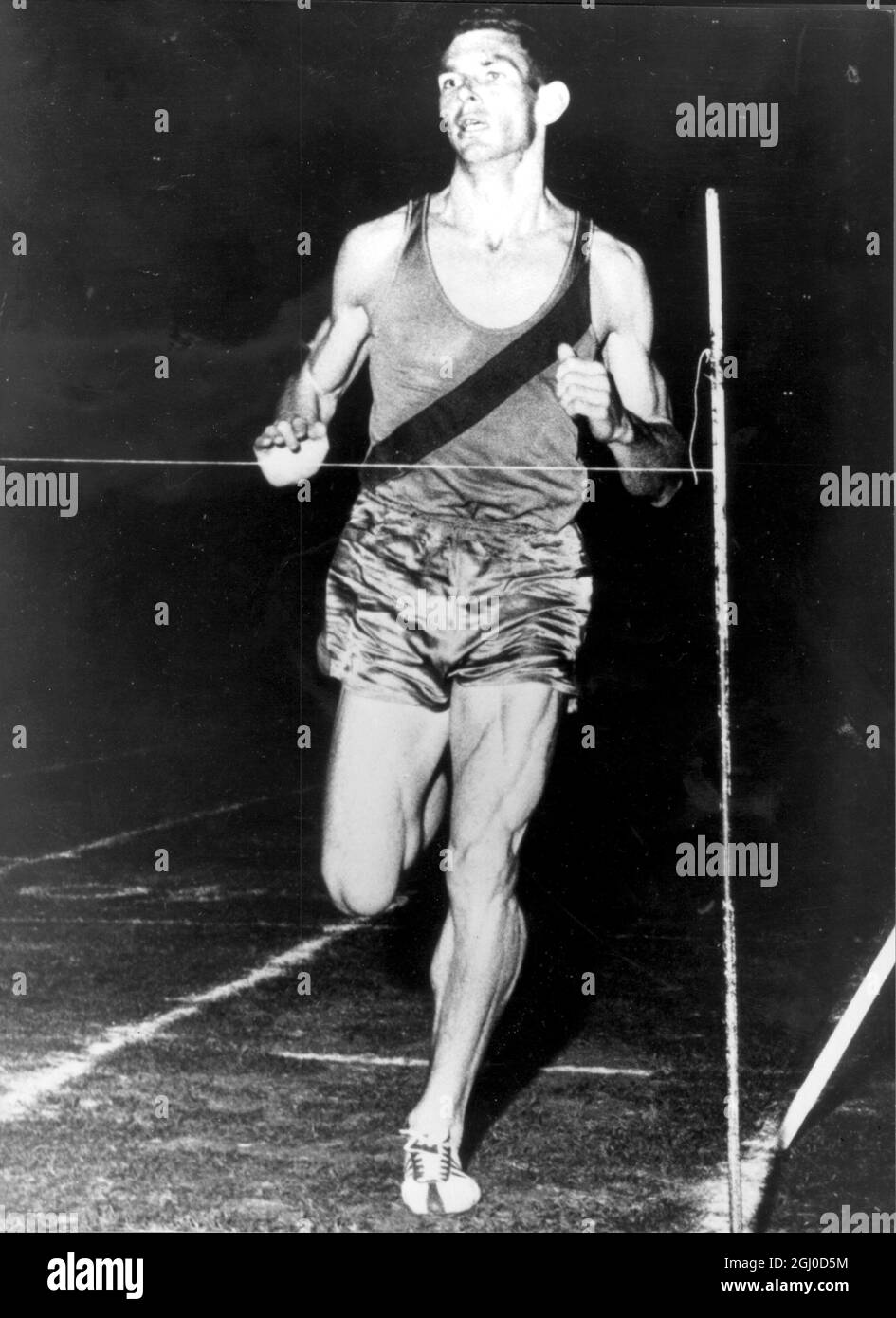 Peter Snell, setting the World Mile record in New Zealand. 27th January ...